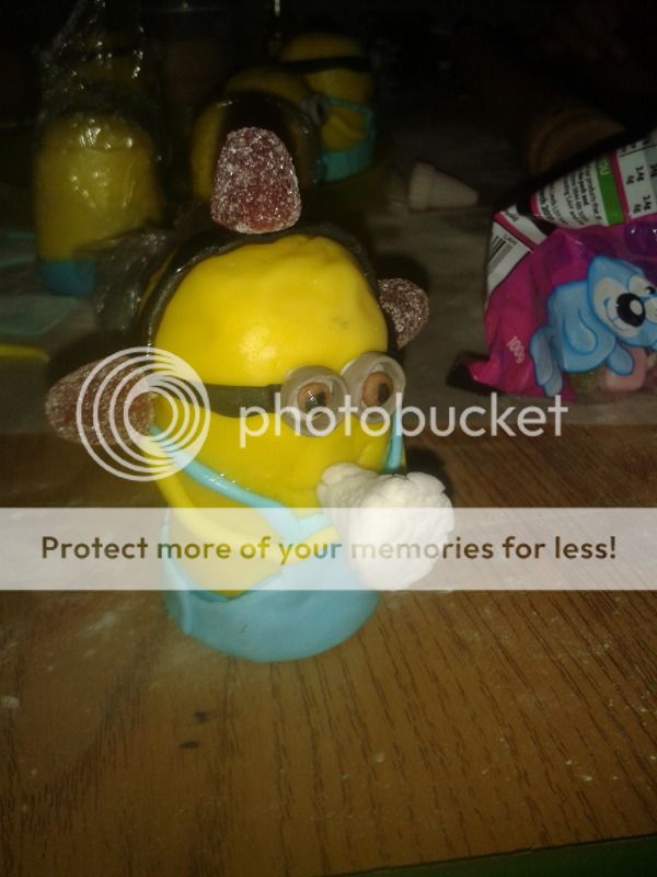 Minion Cake - The outcast modelling Blog - RMweb